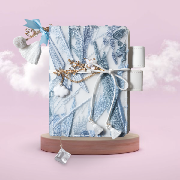 Journal intime femme brodé avec pompons – Mon Journal Intime